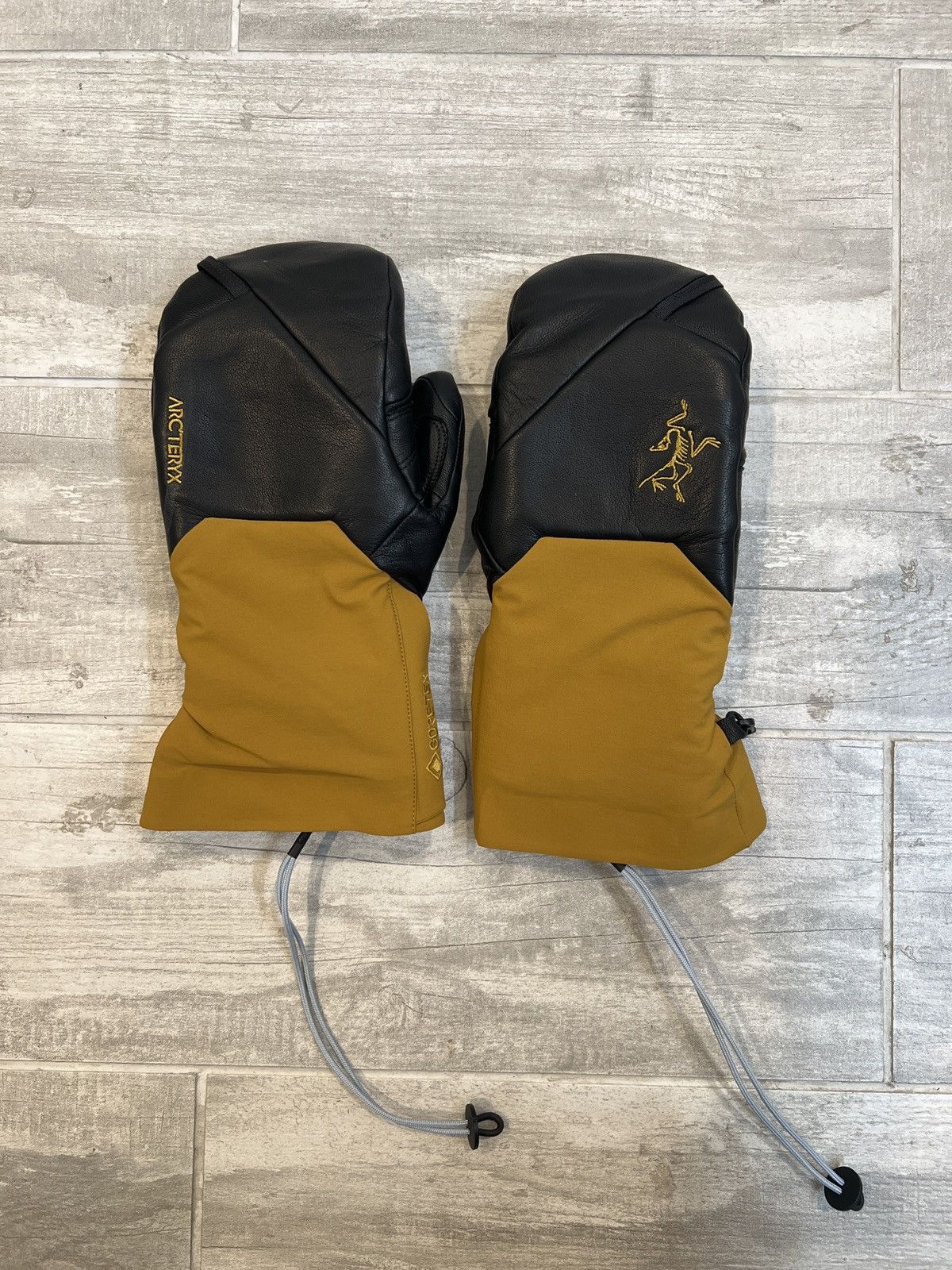 Arc'teryx Sabre Mitten | Grailed