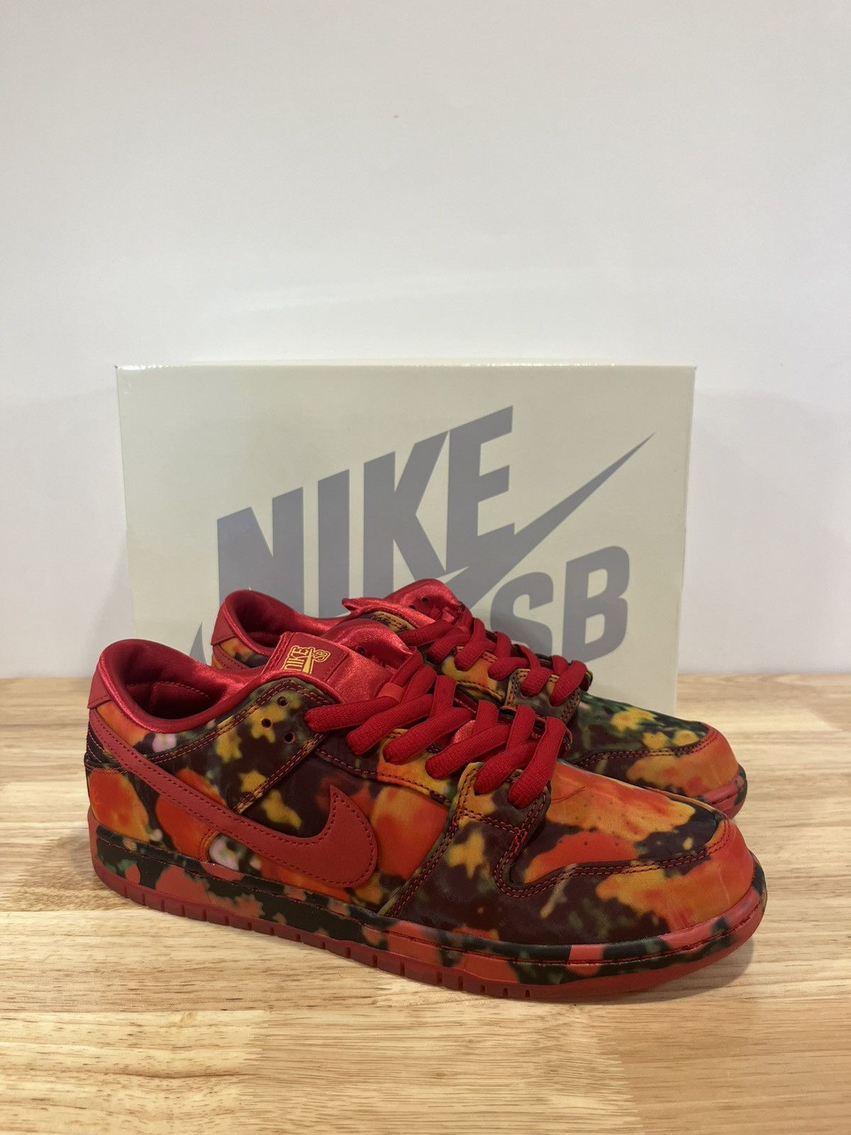 Nike Nike SB x The Wizard of Oz Dunk Low Poppy Field FZ1291-600 | Grailed