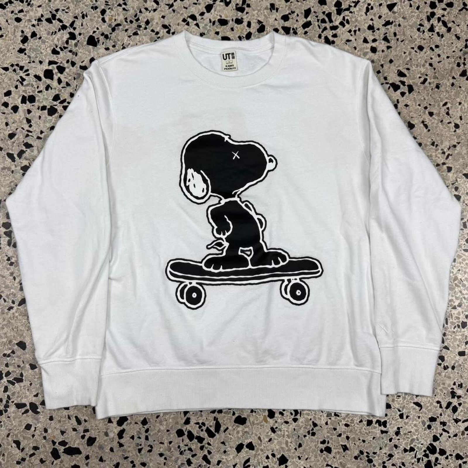 Kaws × Uniqlo KAWS X PEANUTS X UNIQLO YAWN SNOOPY OUTLINE TEE: | Grailed