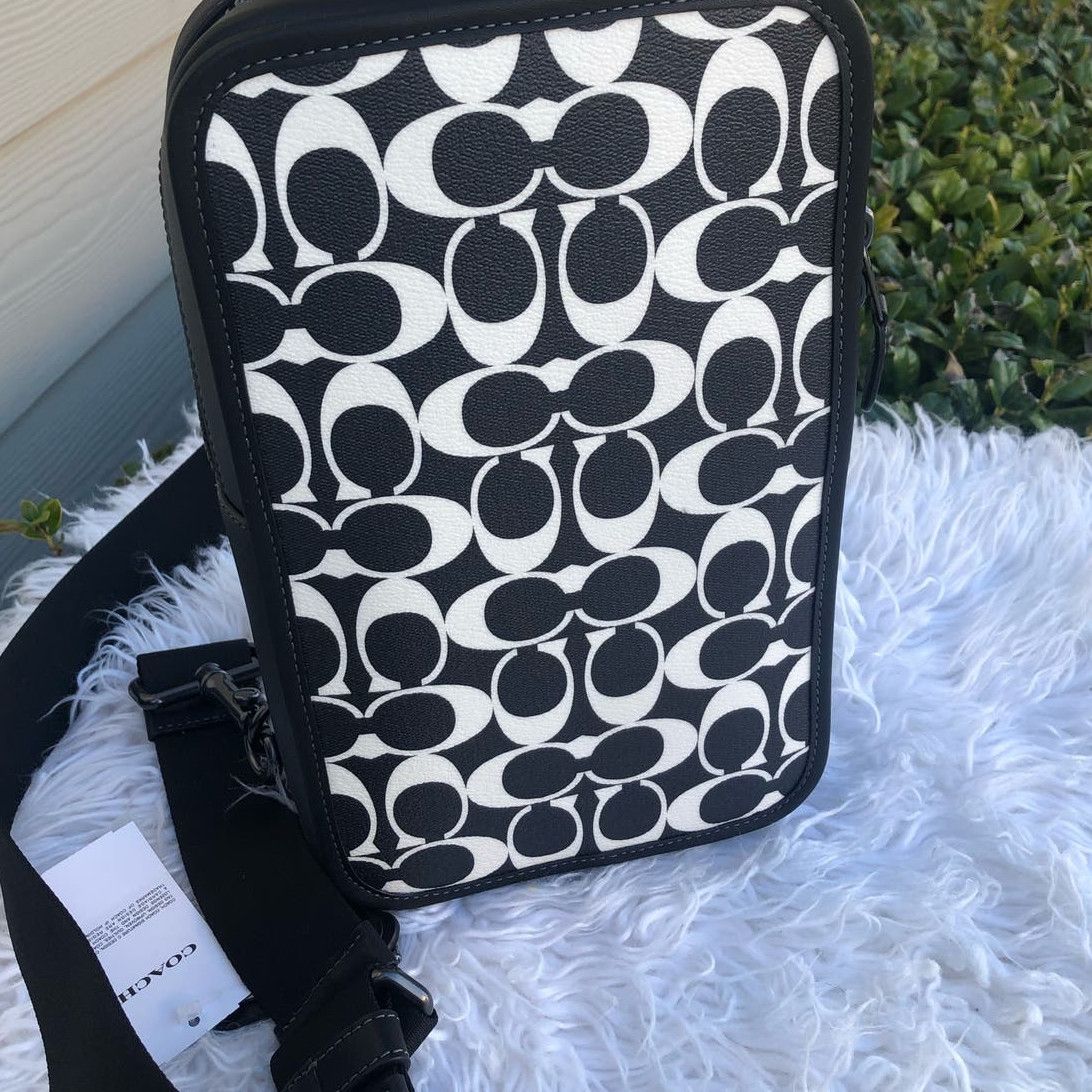 Coach Coach Sullivan Pack in Signature Canvas Leather Black/Chalk | Grailed