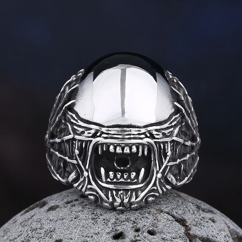 Vintage Smear Exaggerated Skull Head Ring | Grailed