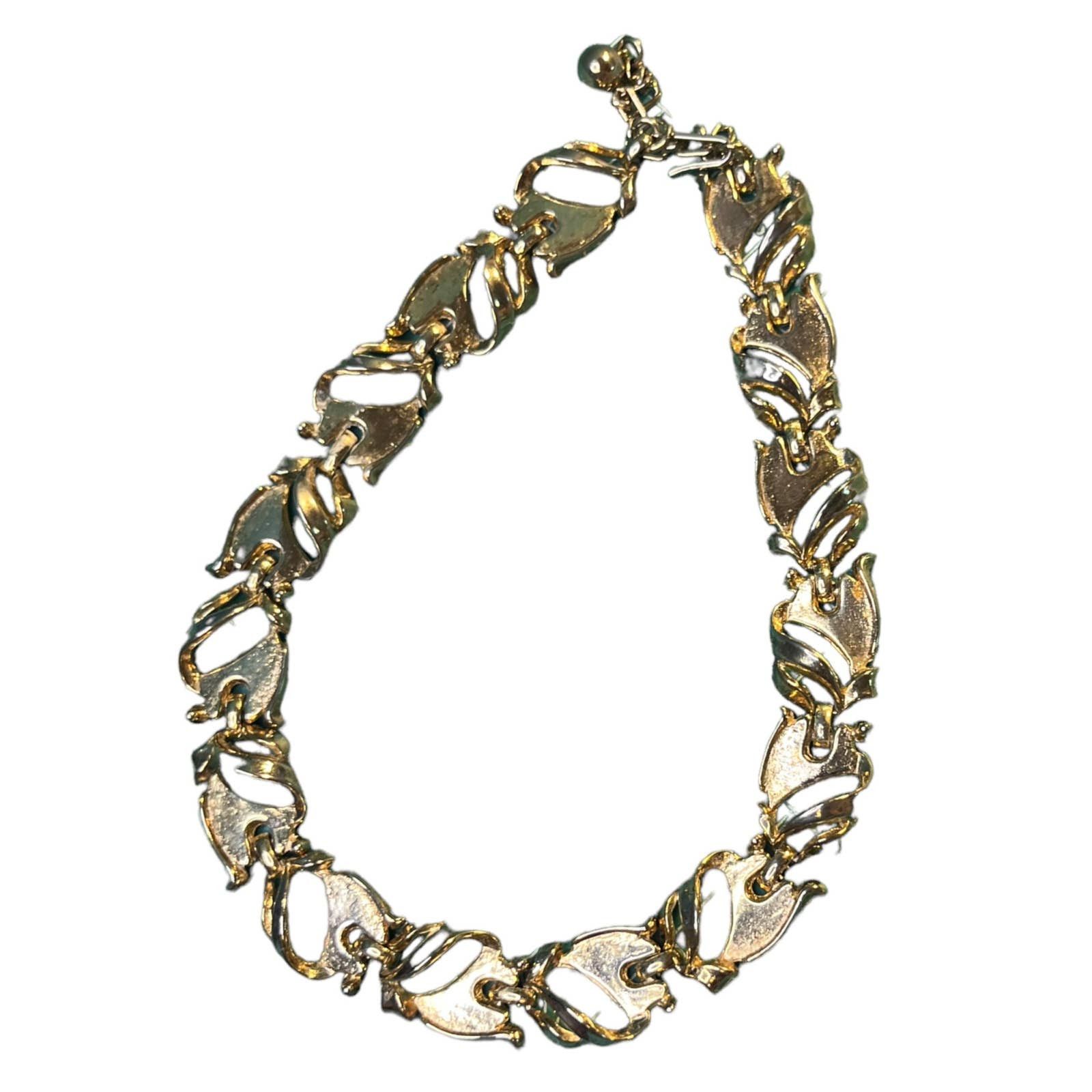 Jewelry Trifari Vintage gold tone adjustable Leaves necklace | Grailed