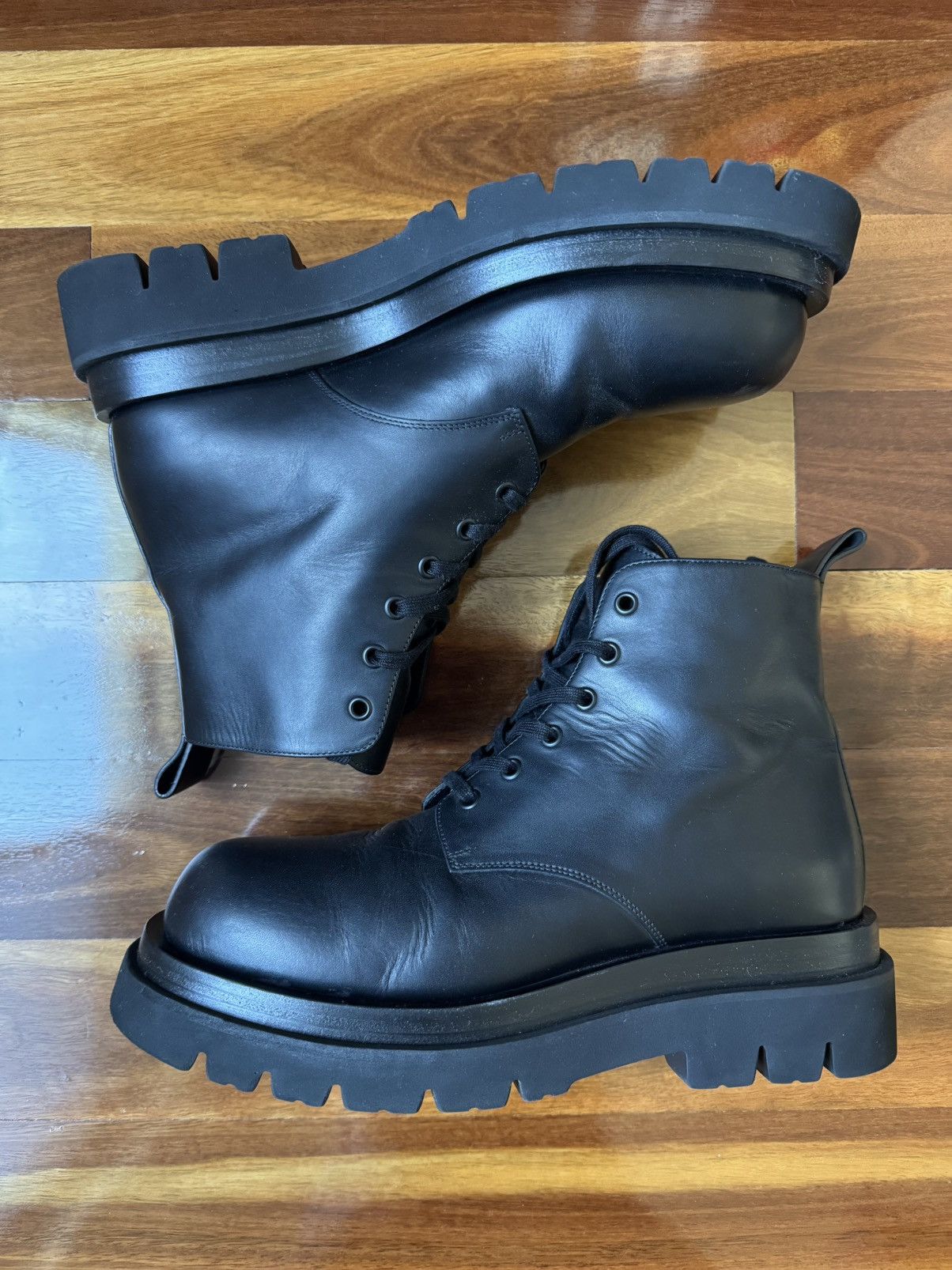 Bottega Veneta × Vuja De BOTTEGA VENETA Black Lug Lace-Up Bottega Veneta × Vuja De BOTTEGA VENETA Black Lug Lace-Up