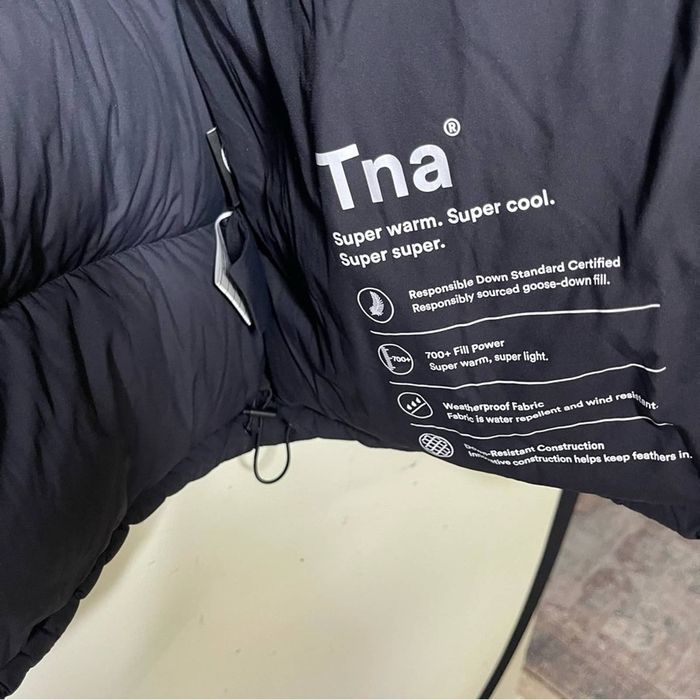 Aritzia Aritzia TNA The Super Puff Hooded Jacket in Black sz M | Grailed