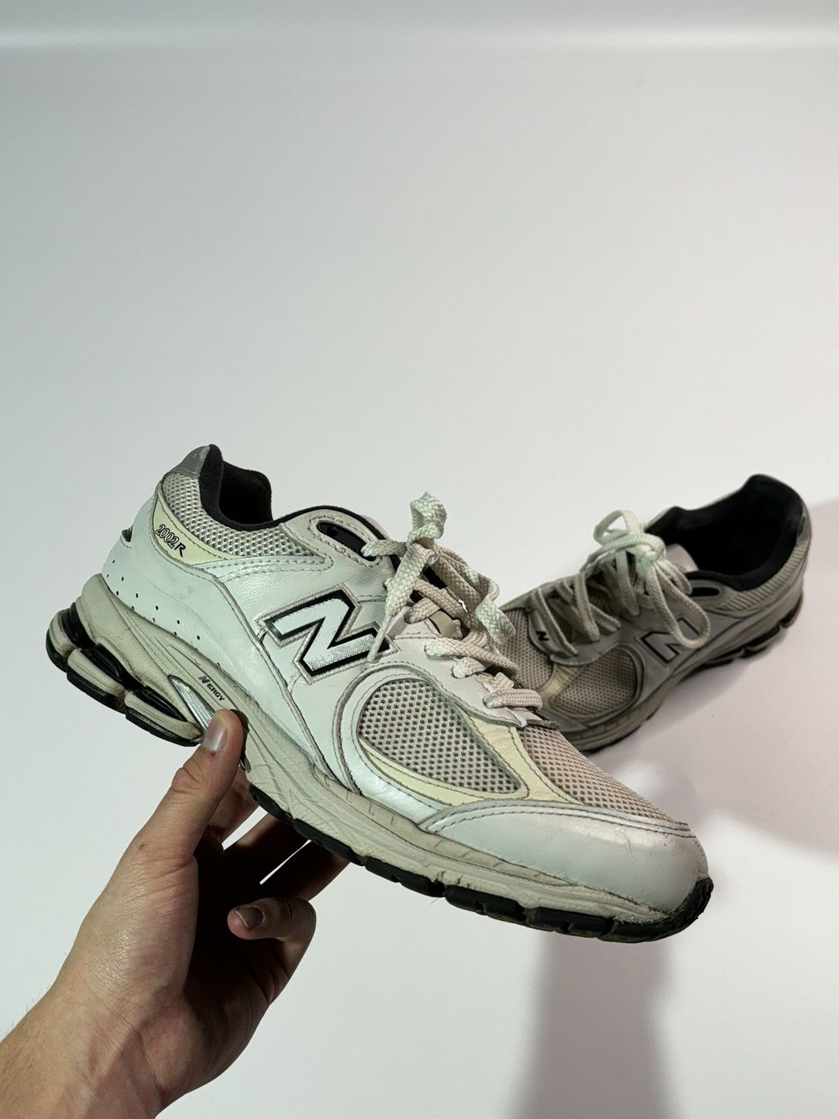 New Balance New Balance 2002 R sneakers shoes y2k 90s 00s white silver ...