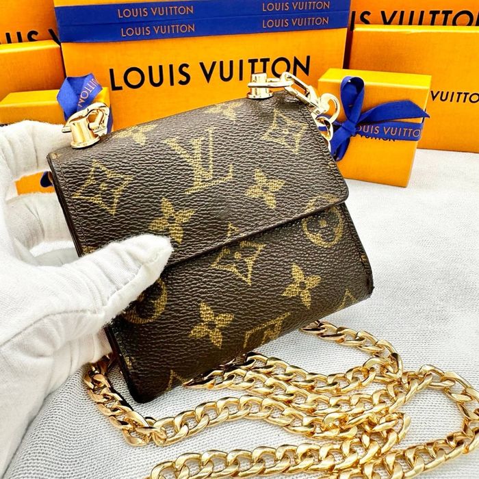 Louis Vuitton Louis Vuitton crossbody Wallet | Grailed
