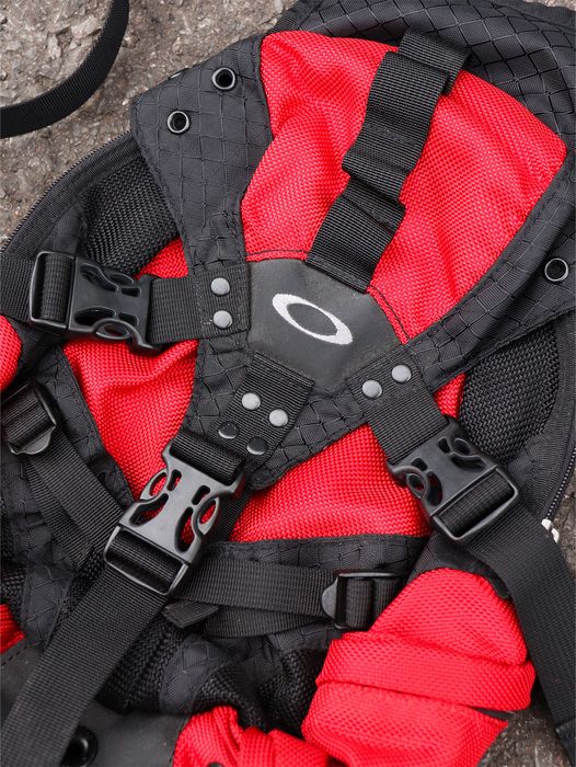 Vintage Oakley Mini Icon Backpack 1.0 Red Black - Y2K Bag | Vintage ...