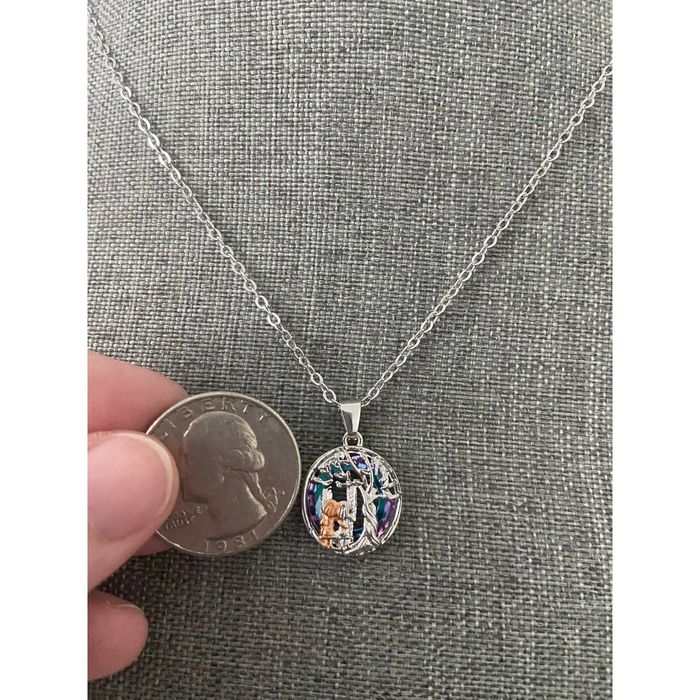 Generic Silver tone sisters pendant necklace | Grailed