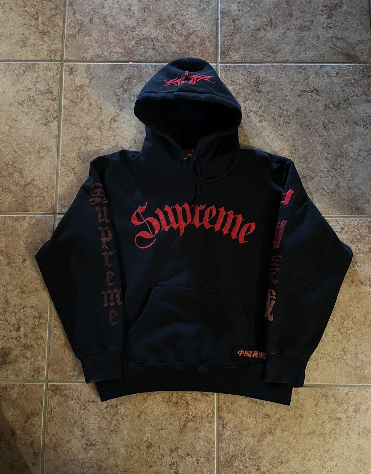 Supreme × The Great China Wall FW22 Supreme the great china wall hoodie ...