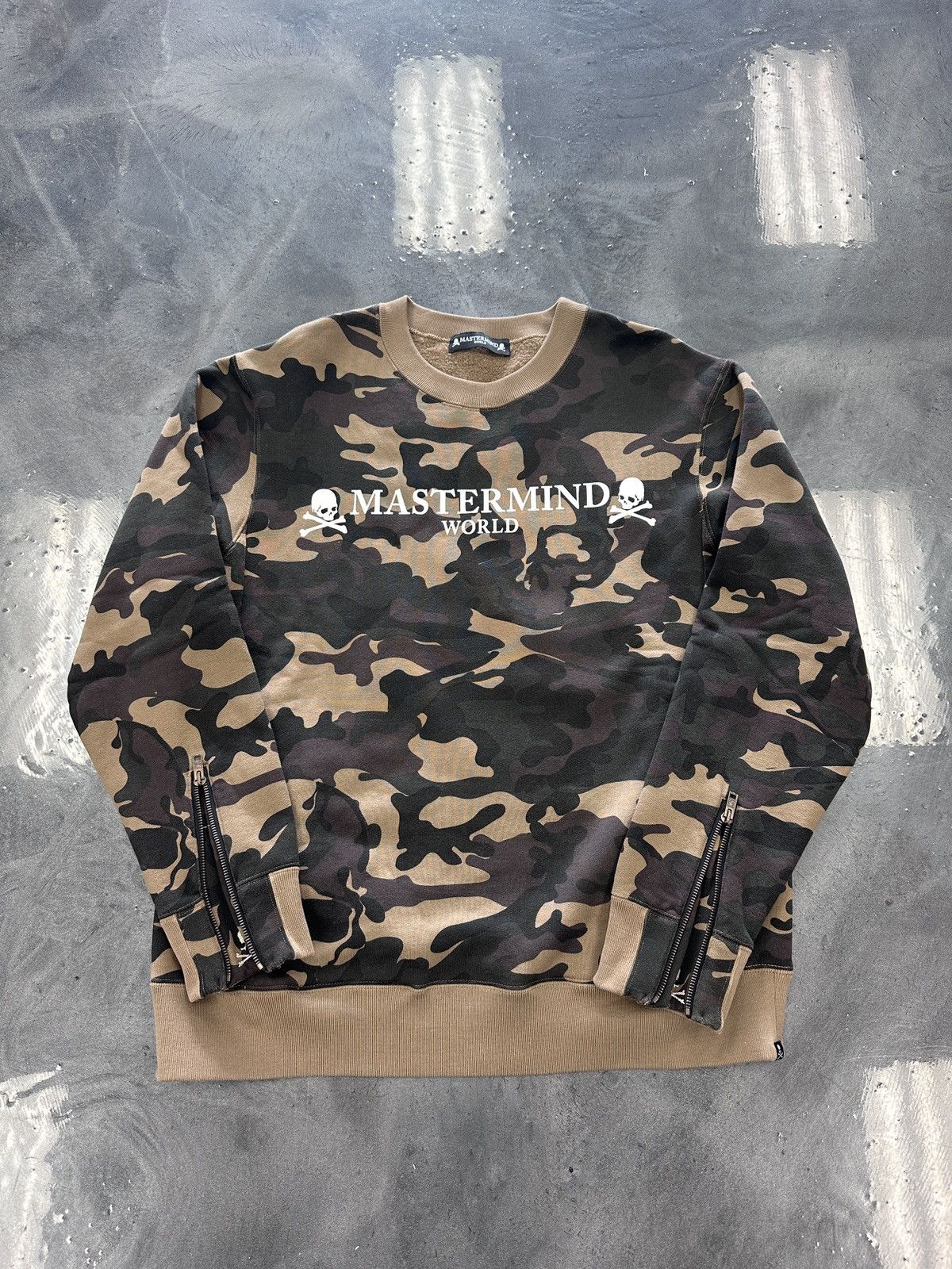 Mastermind Japan MASTERMIND WORLD Circle Logo Crewneck Crew Camo ...