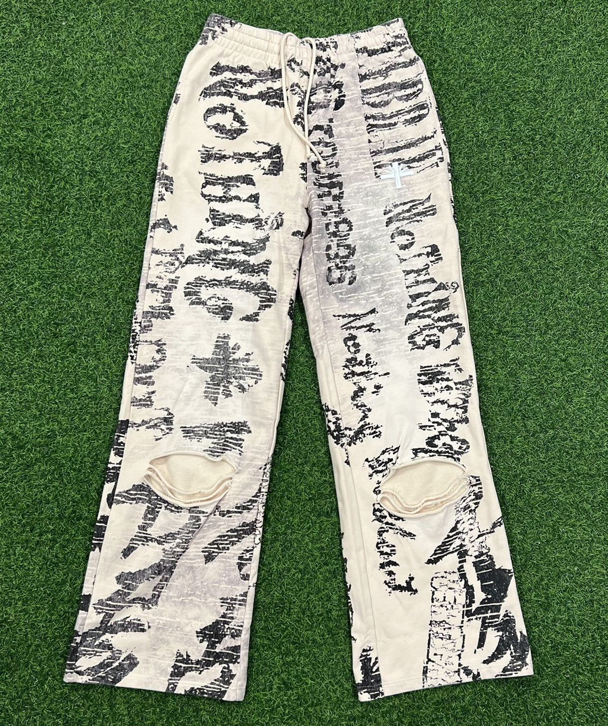 Vertabrae Vertabrae Ivory Graffiti Sweatpants | Grailed