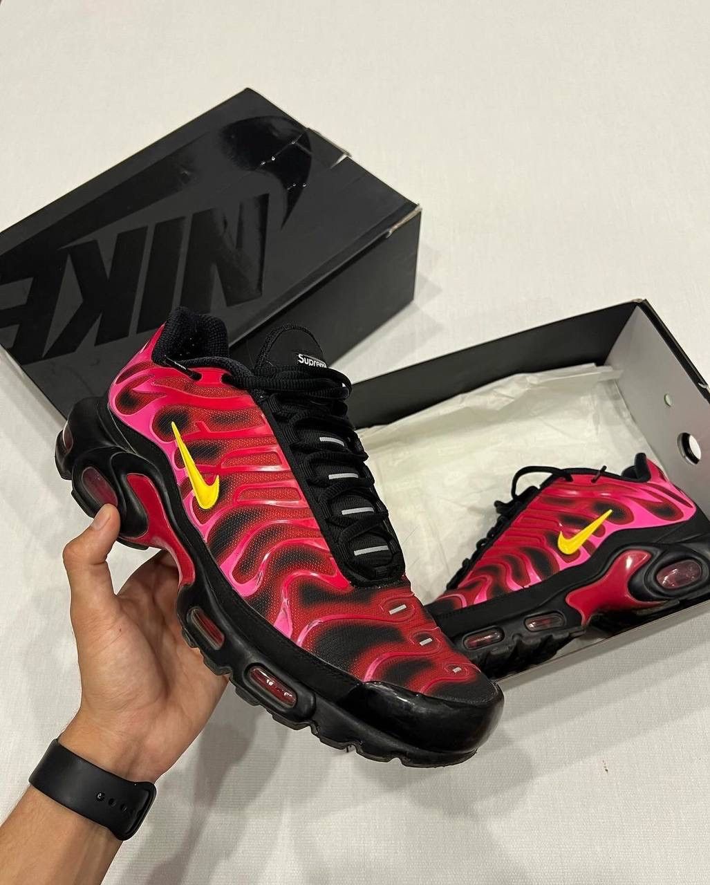 Nike × Streetwear × Supreme Nike Air Max Plus Tn X Supreme Sneaker ...