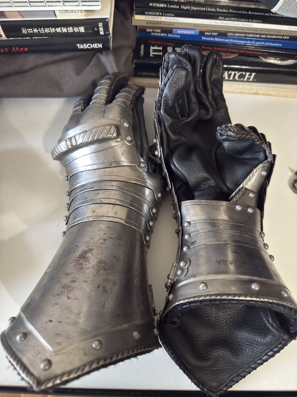 Balenciaga Balenciaga aw21 chevalier knight gloves L | Grailed