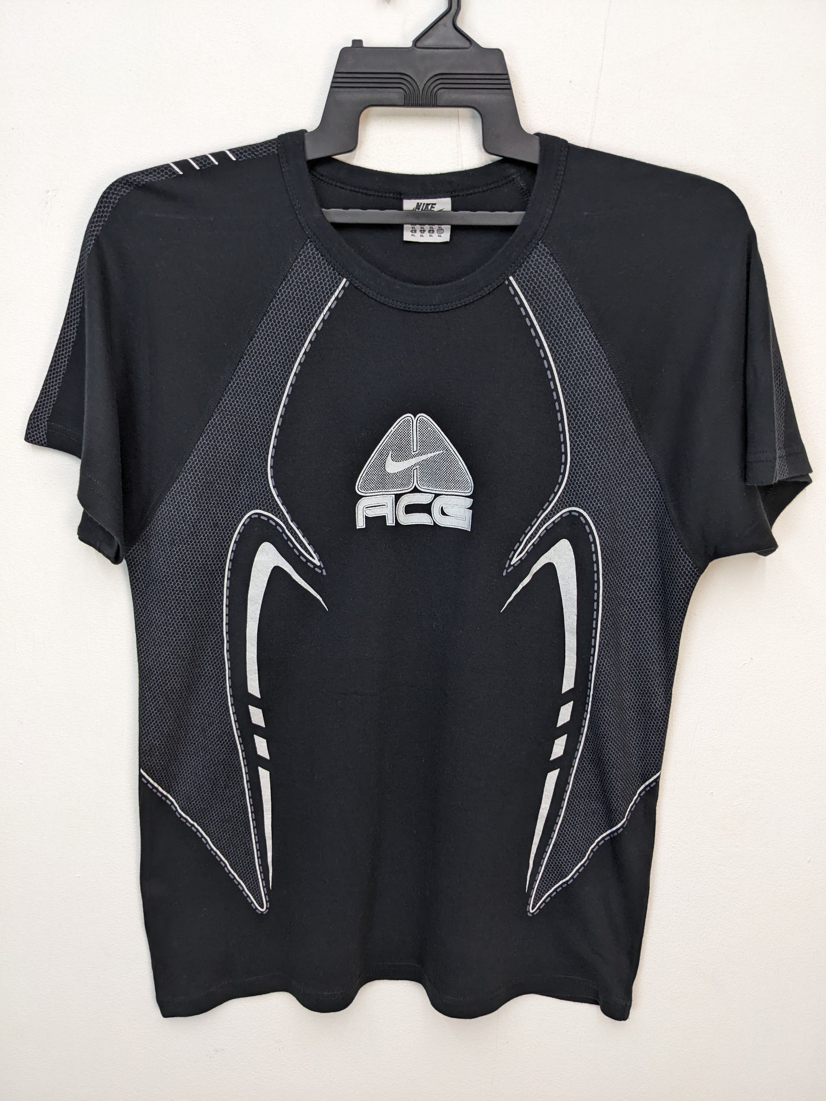 Vintage NIKE ACG BLACK TSHIRT DESIGN | Grailed