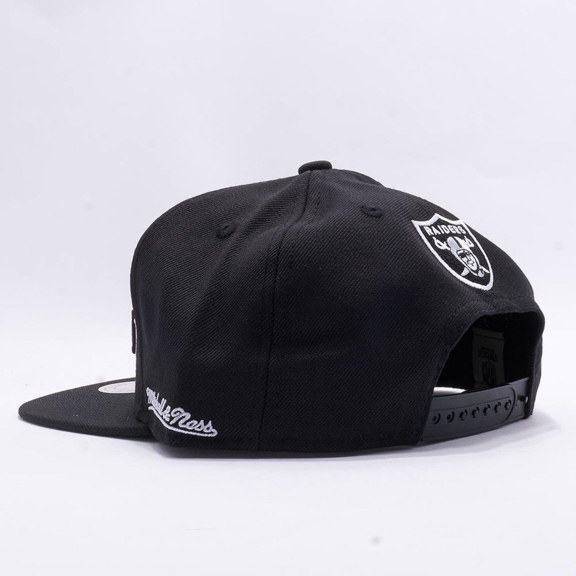 Mitchell & Ness NFL - Los Angeles Raiders Script Logo Snapback Cap ...