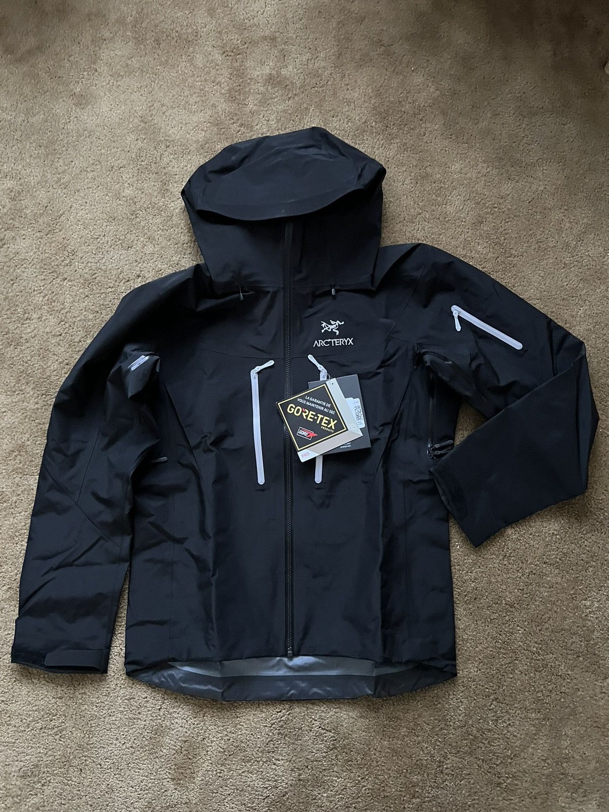 Arc'teryx Alpha SV in Orca (Black / White) | Grailed