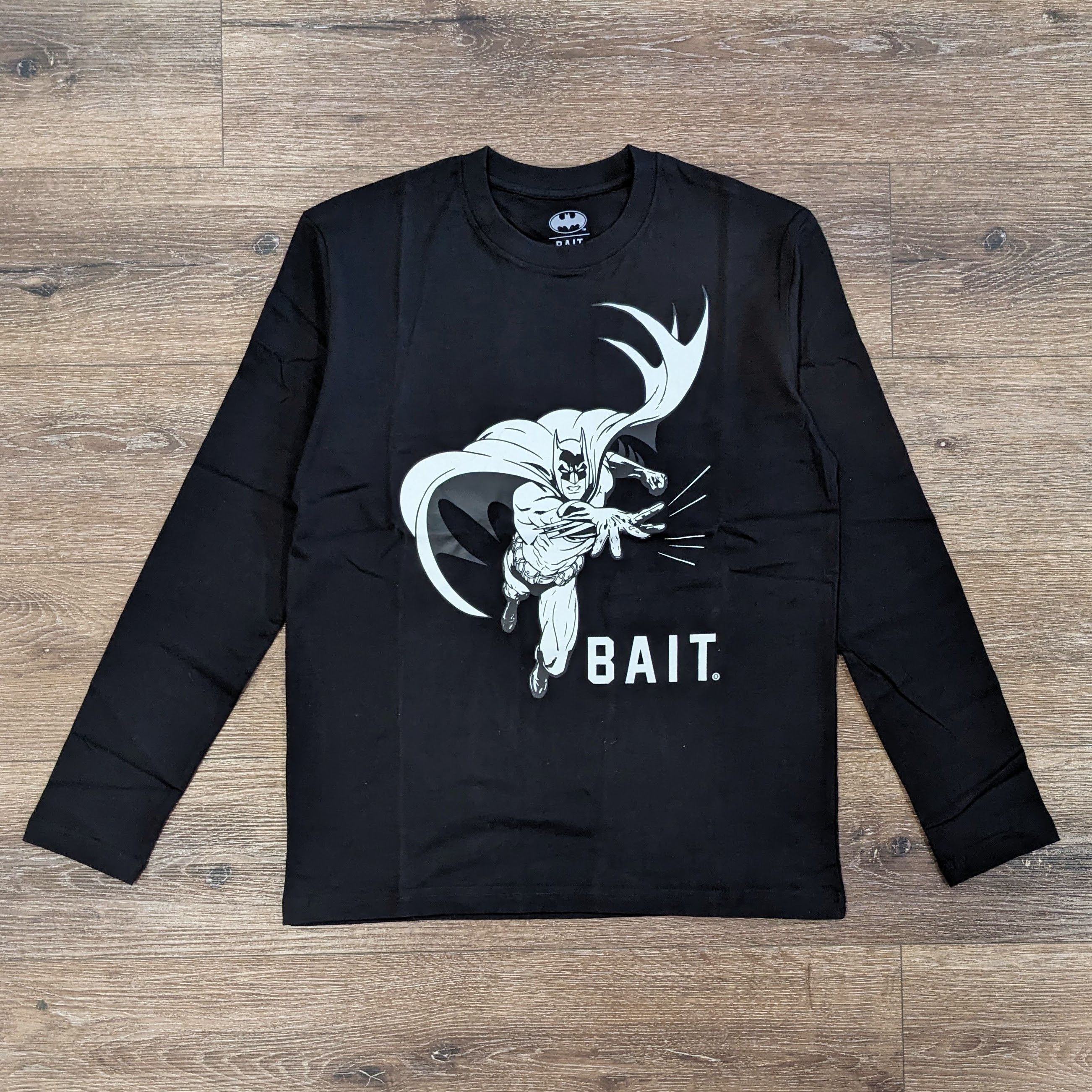Bait × Batman × Streetwear Bait x Batman glow in the dark Batarang ...