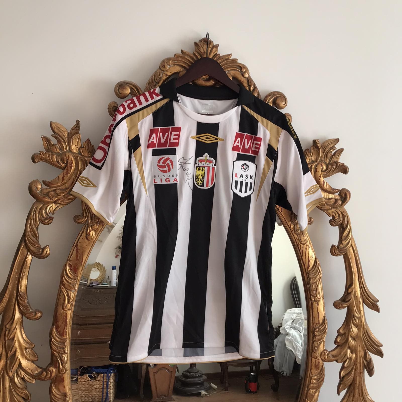 Umbro UMBRO LASK LINZ HOME FOOTBALL SHIRT SOCCER JERSEY BLOCKCORE | Grailed