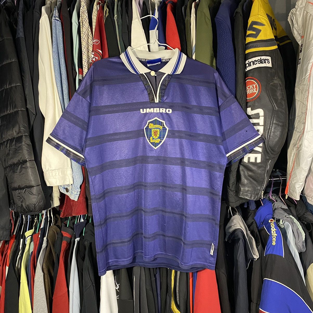 Umbro × Vintage RARE ! UMBRO SCOTLAND TEE CENTER LOGO SOCCER JERSEY 90s ...