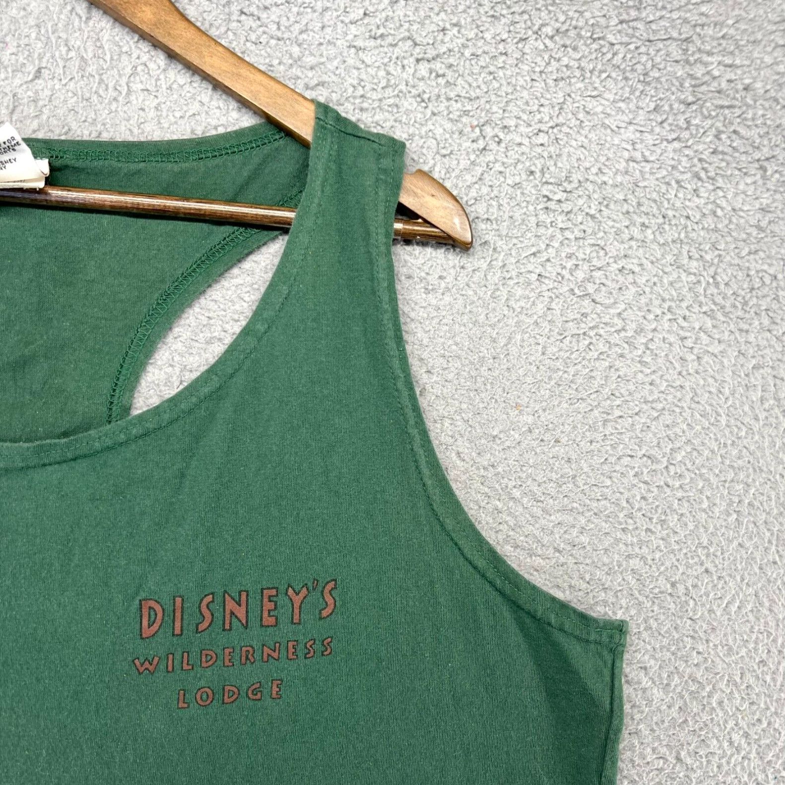 Disney Vintage Disneys Wilderness Lodge Shirt Men's 2XL Green Tank Top ...