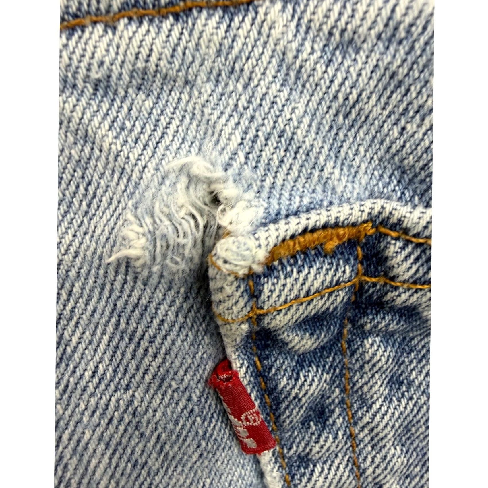Levi's VINTAGE Levi's 550 Relaxed Fit Tapered Leg Jeans Mens Light Wash ...