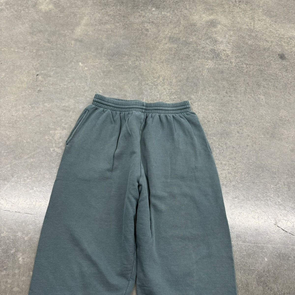 Vintage VINTAGE 90s RUSSELL AWUA ESSENTIAL SWEATPANTS | Grailed
