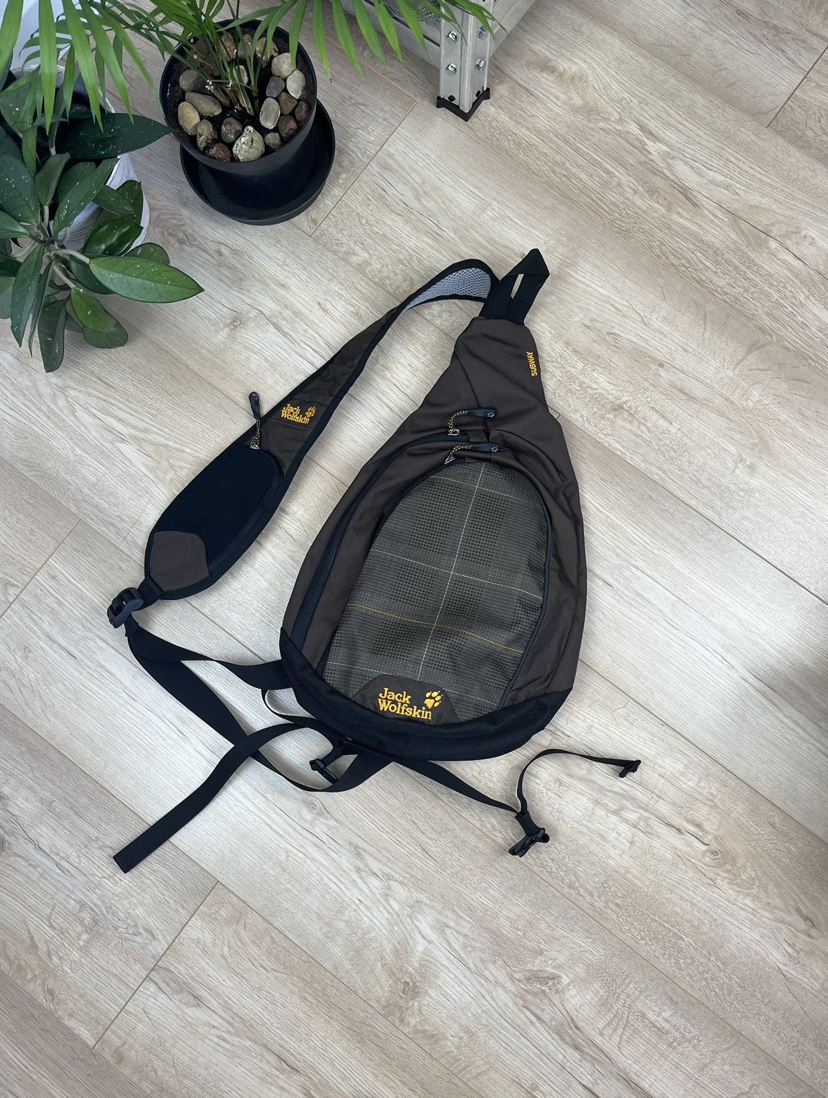 Outdoor Life Jack Wolfskin Equipment Multipocket Sling Crossbody Bag ...