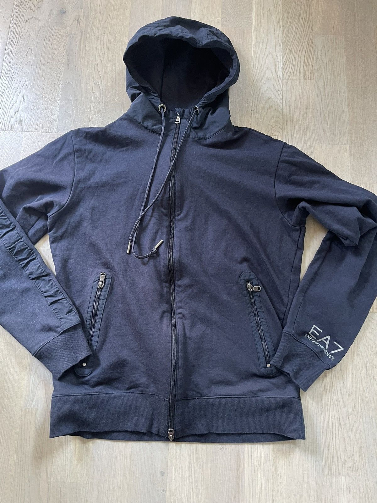 Emporio Armani EMPORIO ARMANI EA7 hoodie sizes in photos by tape ...