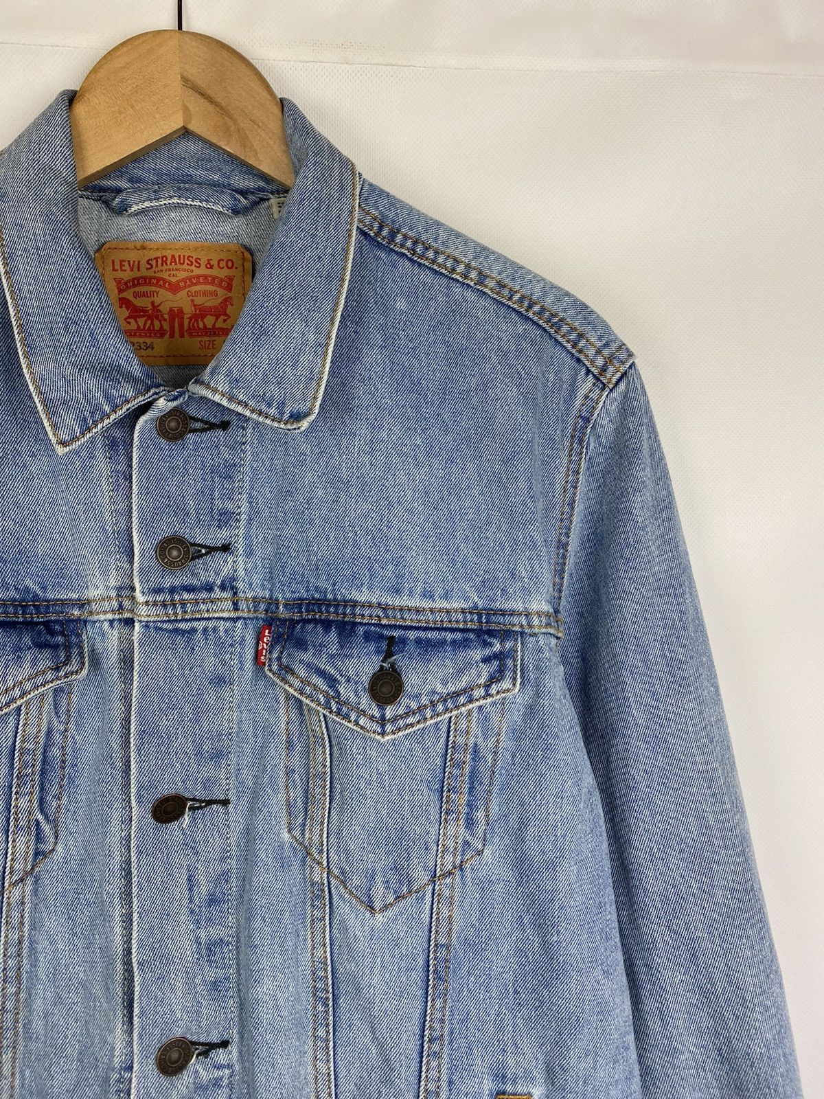 Levi's Levi’s men’s denim trucker jacket size L light blue | Grailed
