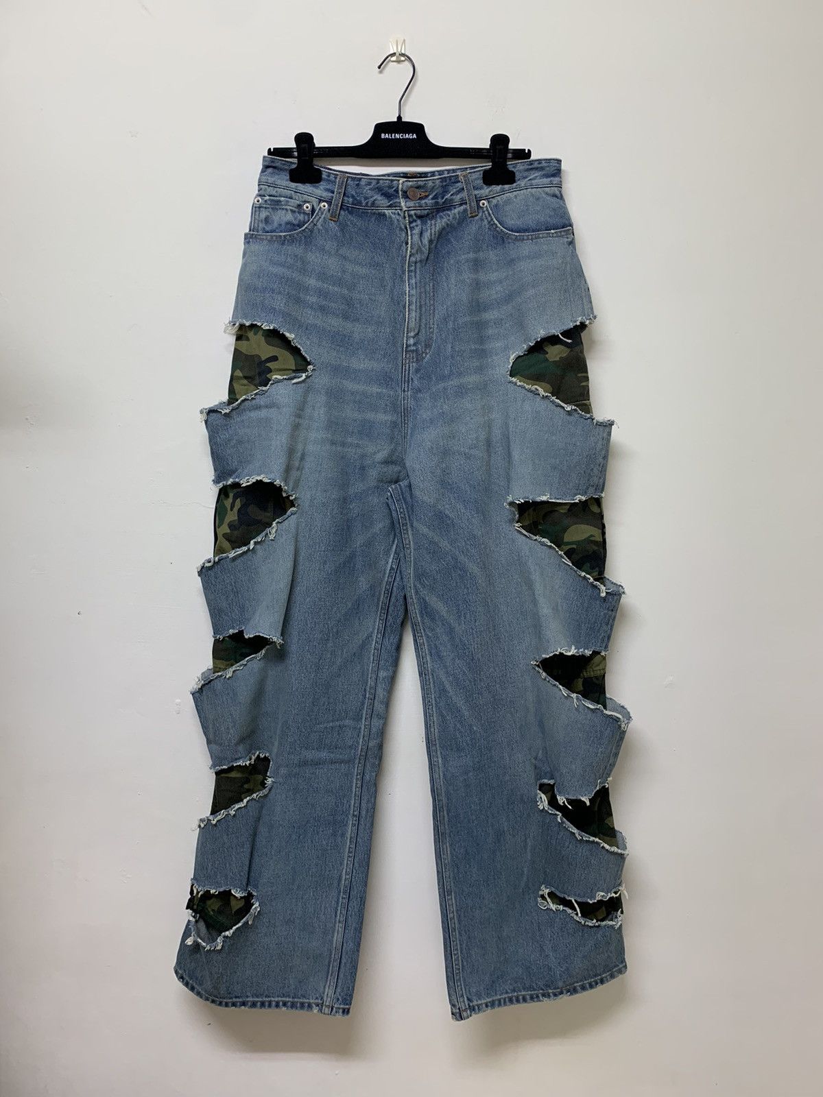 Balenciaga Balenciaga AW21 afterworld slashed baggy camo layered jeans ...