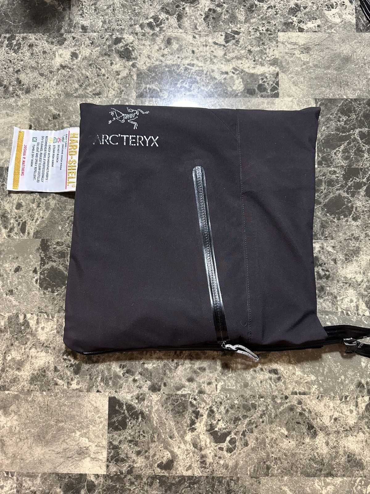 Arc'teryx Hard Shell Jacket (Black) | Grailed