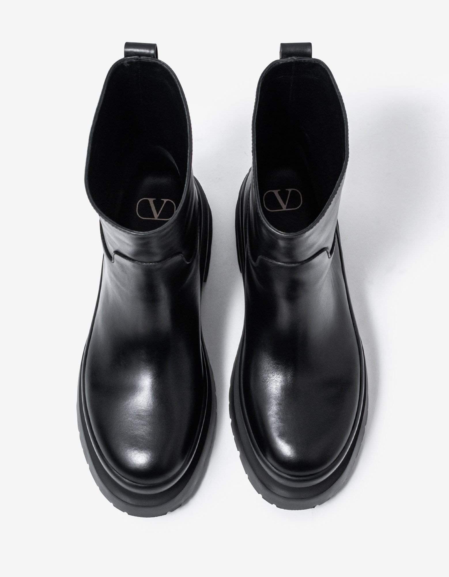 Valentino Black Roman Stud Leather Chelsea Boots | Grailed