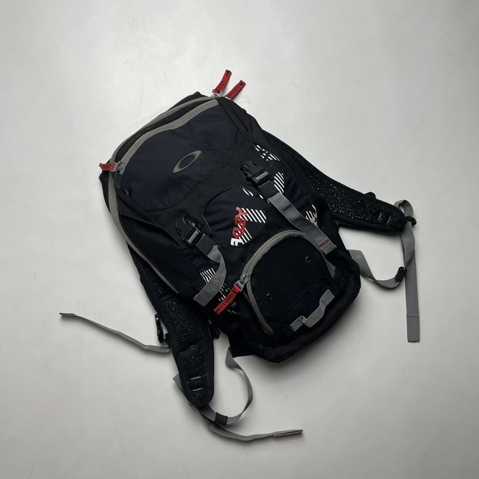 Vintage OAKLEY 00s ICONIC MULTIPOCKET SOFTWARE BACKPACK / SLING BAG ...