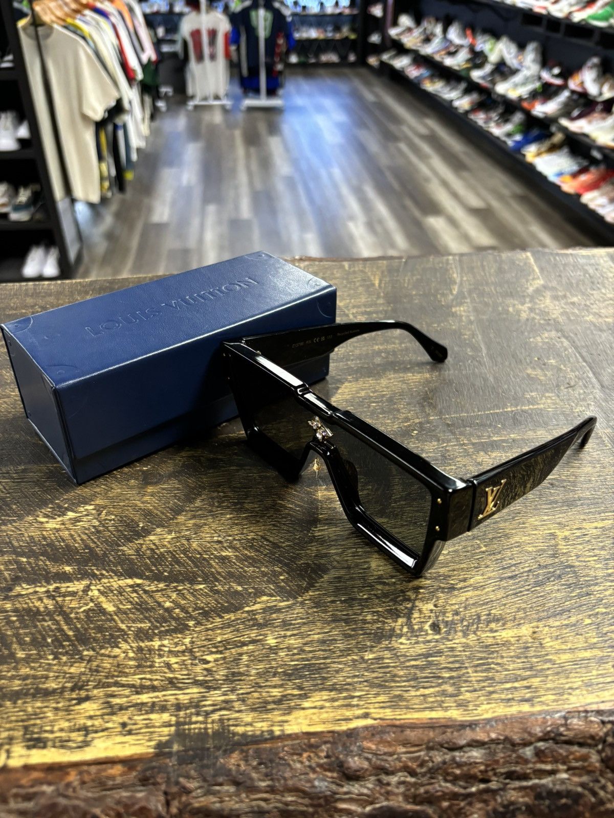 Louis Vuitton Louis Vuitton Cyclone sunglasses | Grailed