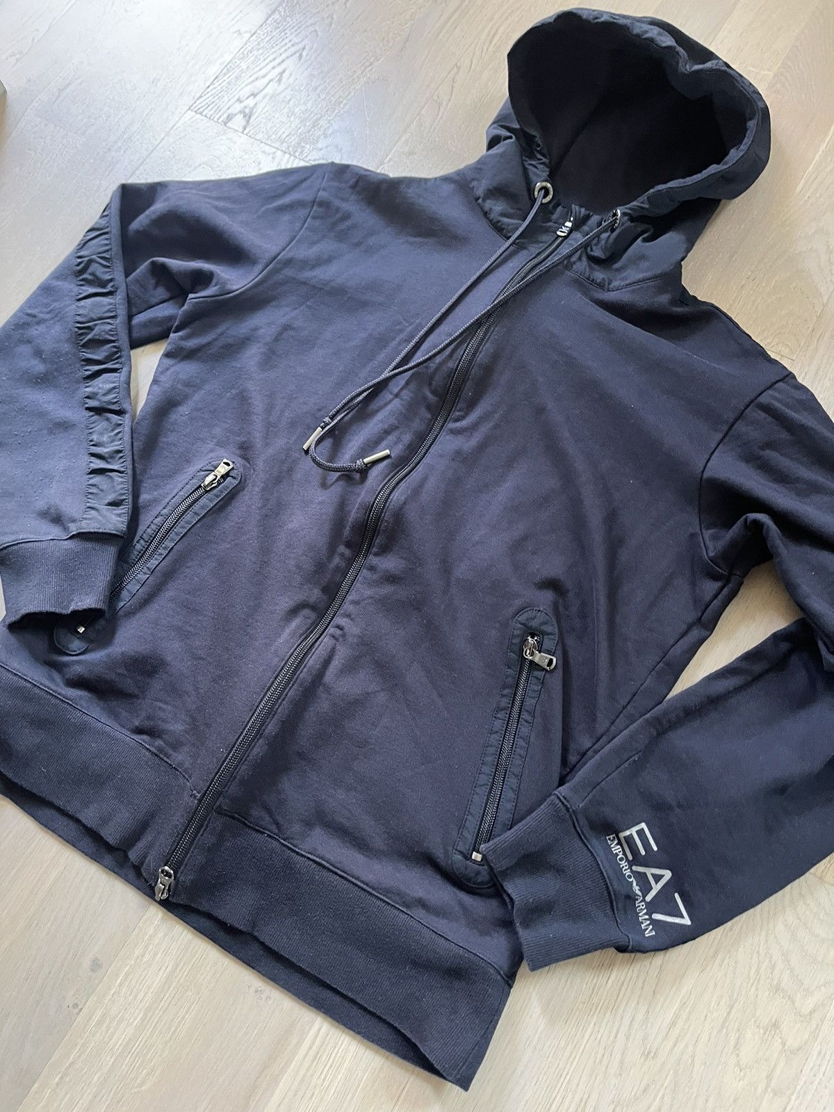 Emporio Armani EMPORIO ARMANI EA7 hoodie sizes in photos by tape ...