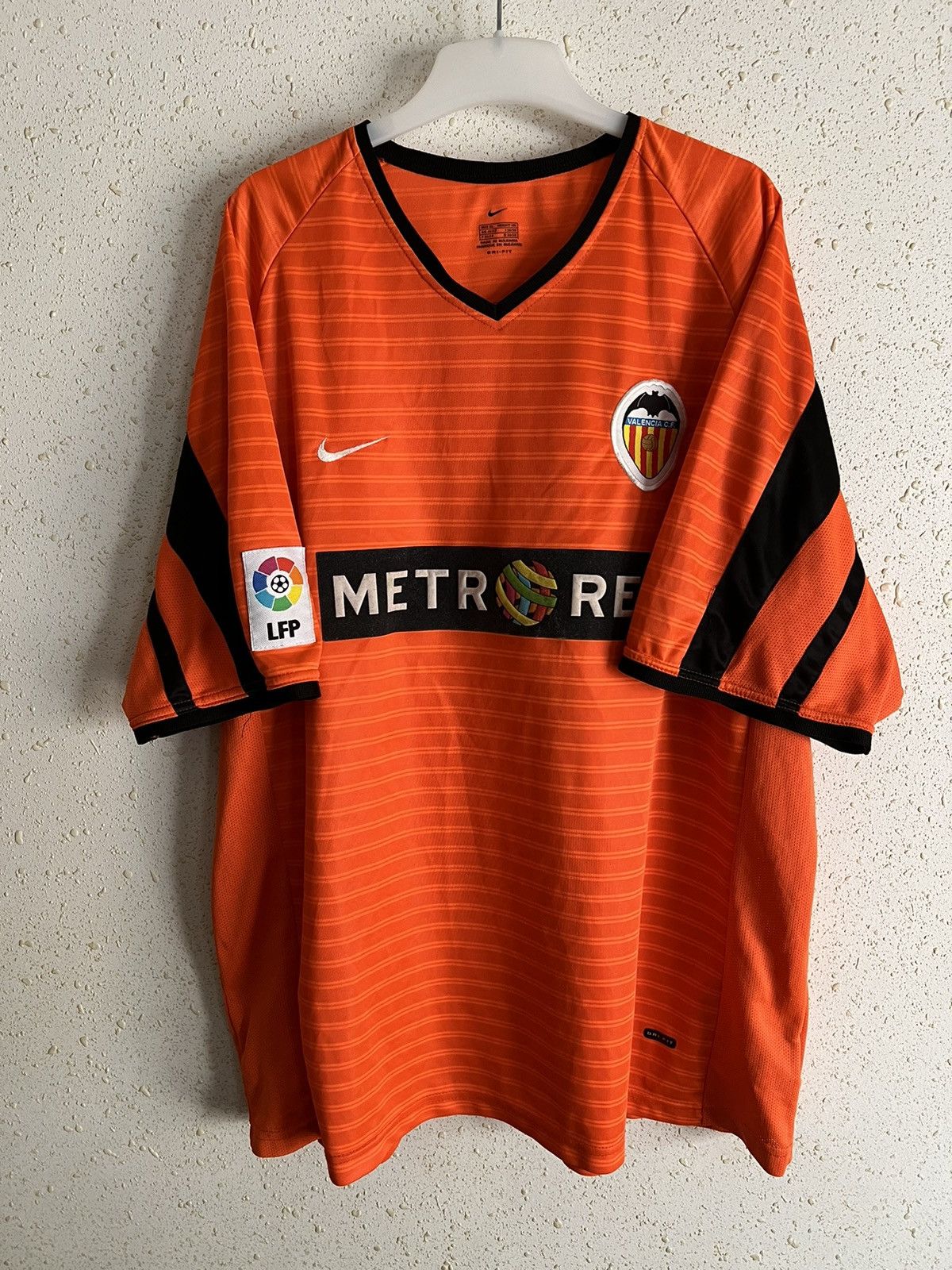 Nike Valencia 2001/02 Player Issue Away - Réveillère #17 - Nike | Grailed