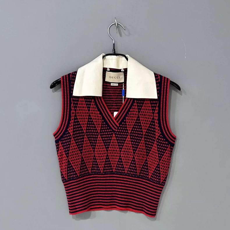 Gucci Gucci Old money style knitted vest 2502-Nextarrow | Grailed