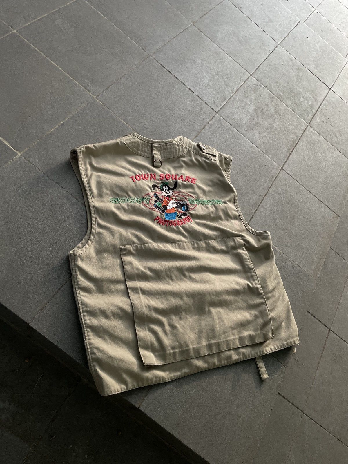 Disney × Vintage Disney Goofy Town Squad military multi pocket 1998 ...