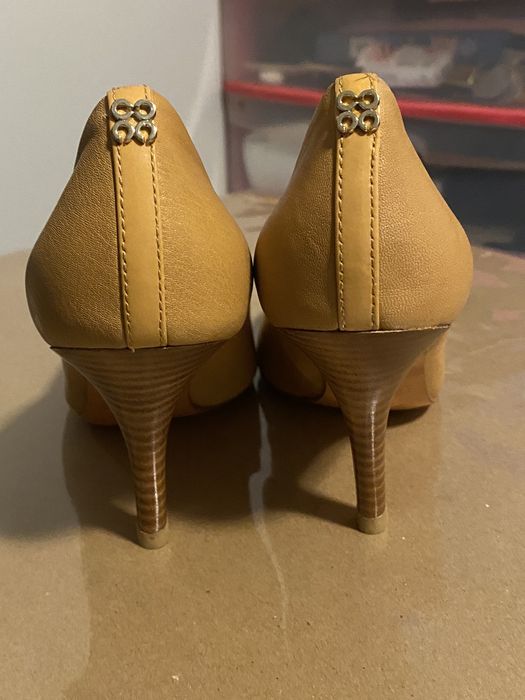 Coach Ellington Leather Pumps- Signature Coach Emblem on Back | Grailed