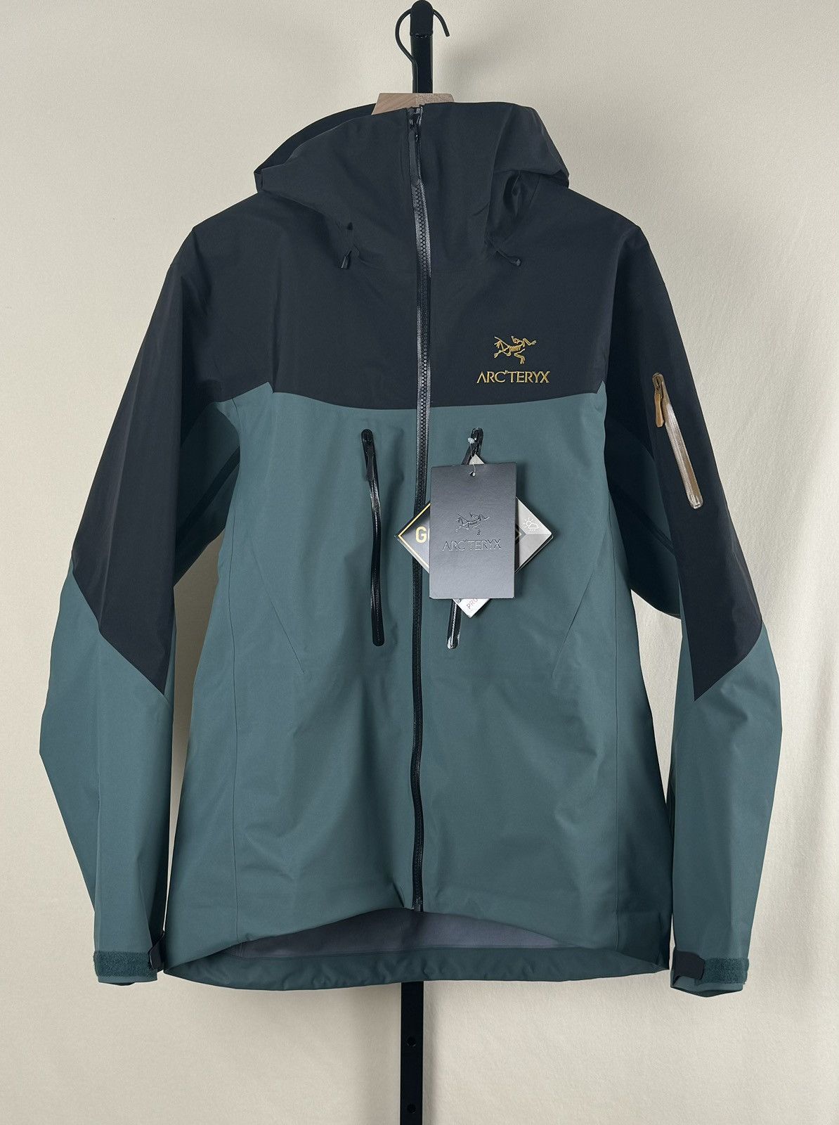 Arc'Teryx Arc'teryx Alpha SV Jacket 24K Dark Magic | Grailed