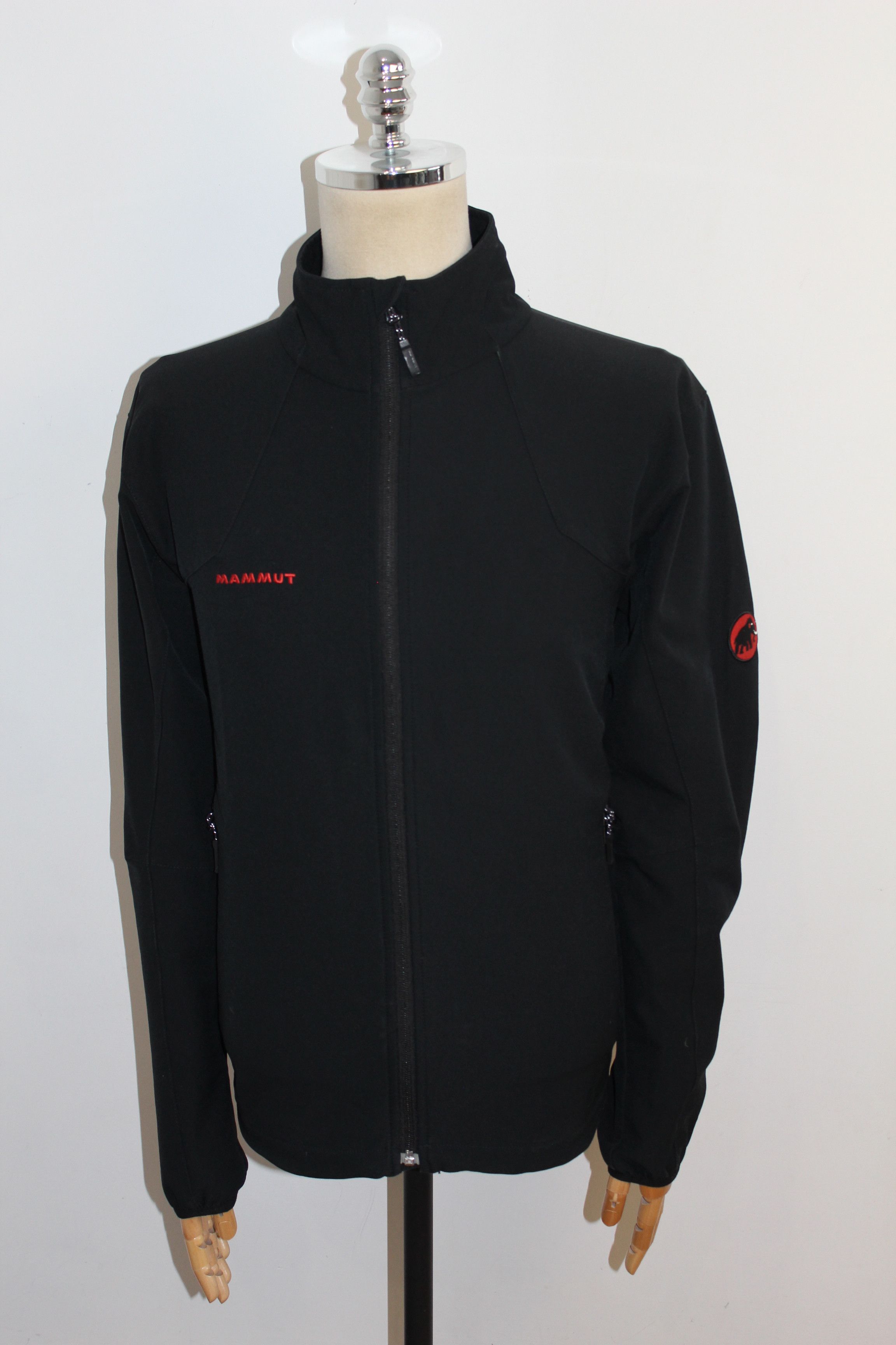 Mammut Men's Mammut Softshell Soft Tech Black Jacket Size L | Grailed
