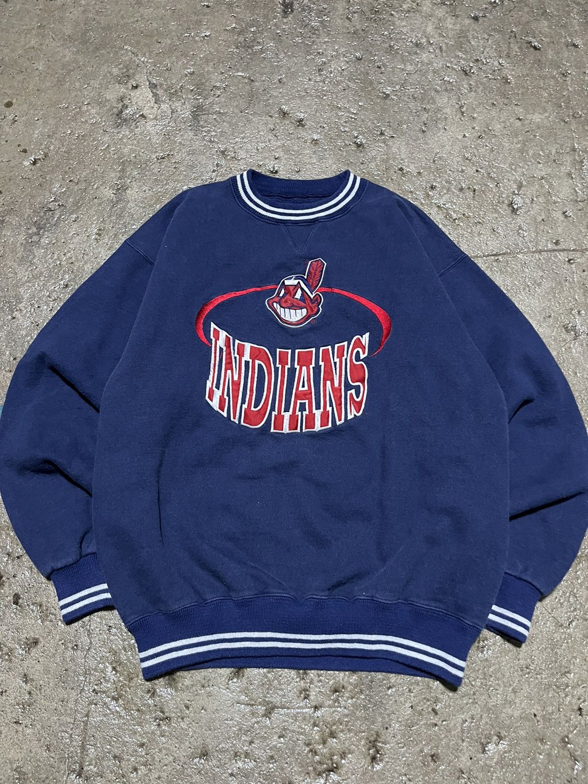 Vintage VINTAGE 90s CLEVELAND INDIANS MLB CHIEF WAHOO CREWNECK BLUE | Grailed