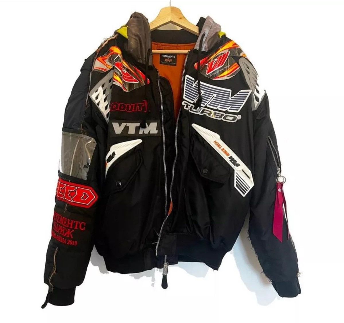 Vetements VETEMENTS X ALPHA INDUSTRIES RACING BOMBER - BLACK / NAVY ...