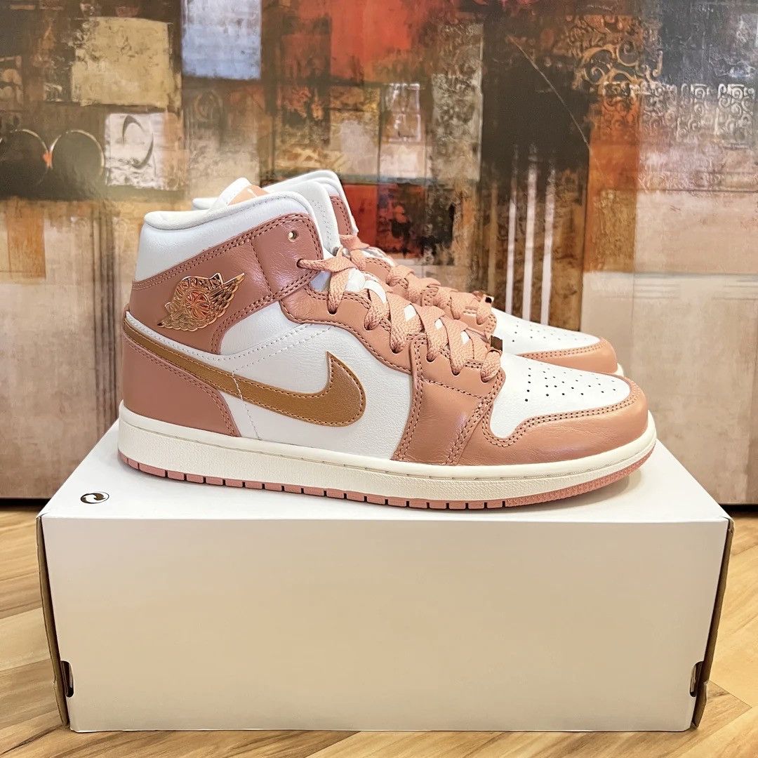 Jordan Brand × Nike Nike Air Jordan 1 Mid SE Red Stardust Sail Metallic ...