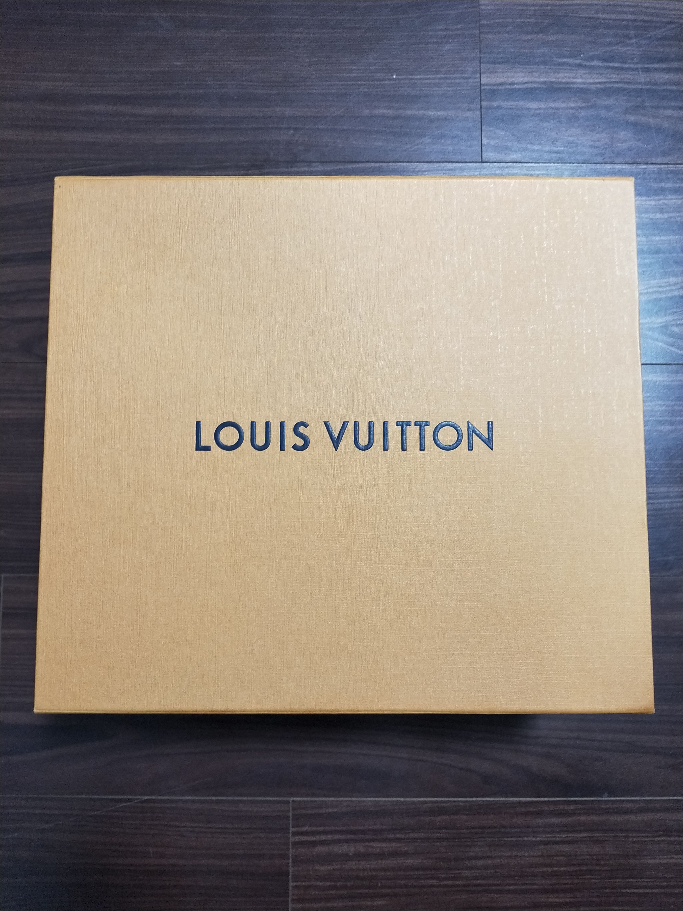 Louis Vuitton LV Script Crystals Cap | Grailed
