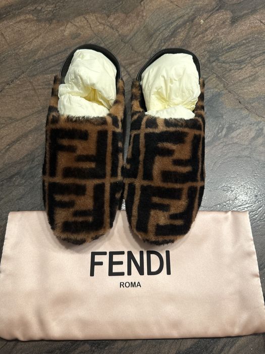 Fendi Fendi shearling slippers | Grailed
