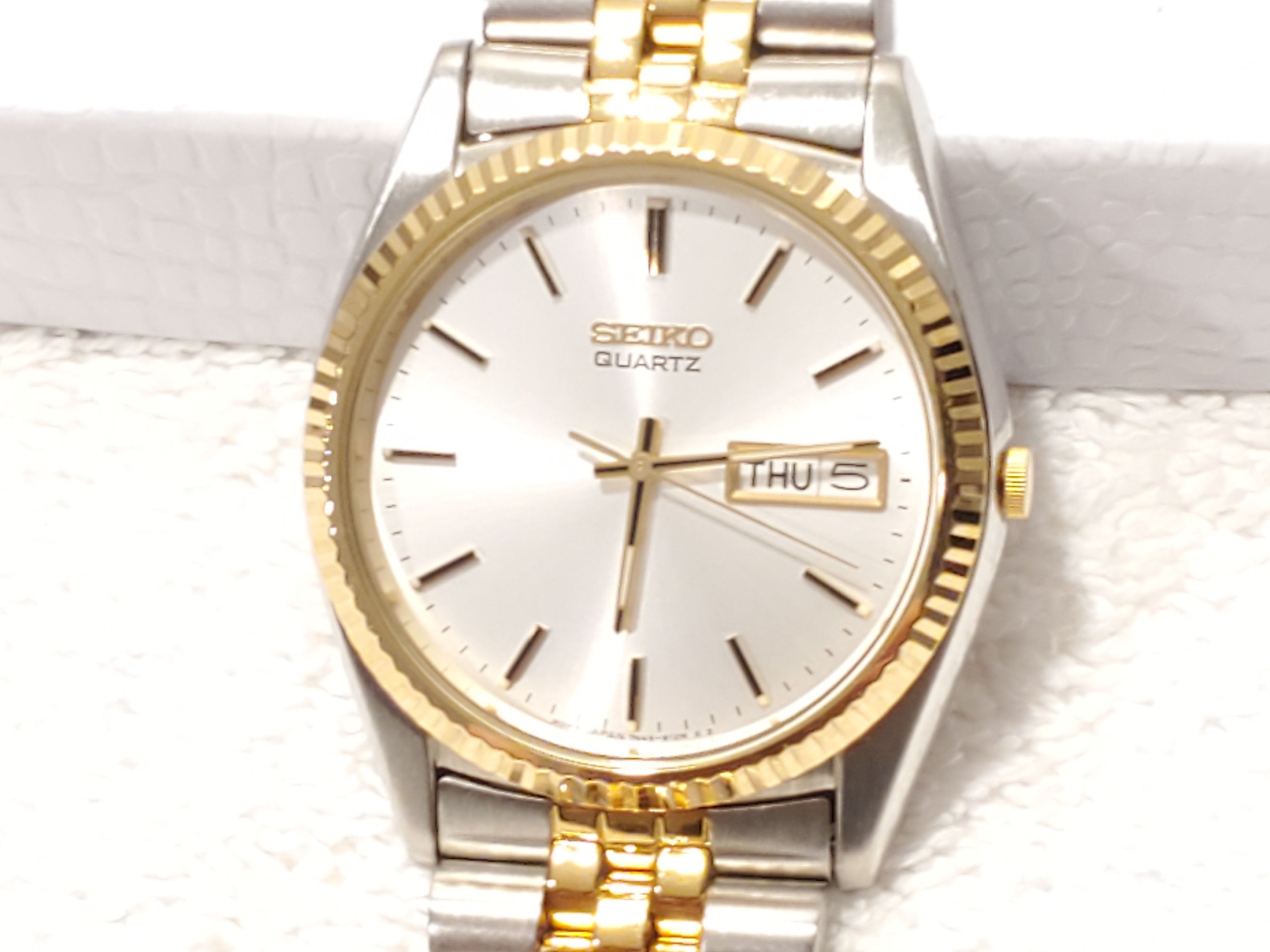 Seiko Vintage Seiko Silver Dial Mens Day Date Quartz Watch 1 Jewel ...