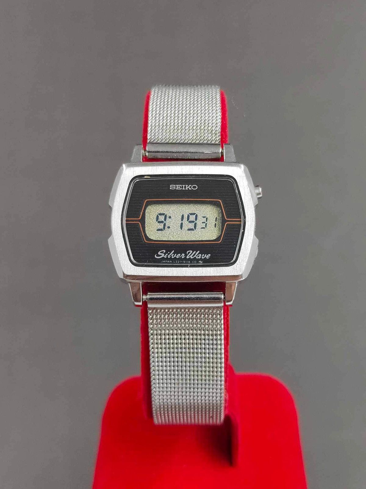 Vintage Vintage SEIKO L221-5110 Silver Wave Digital Ladies Watch | Grailed