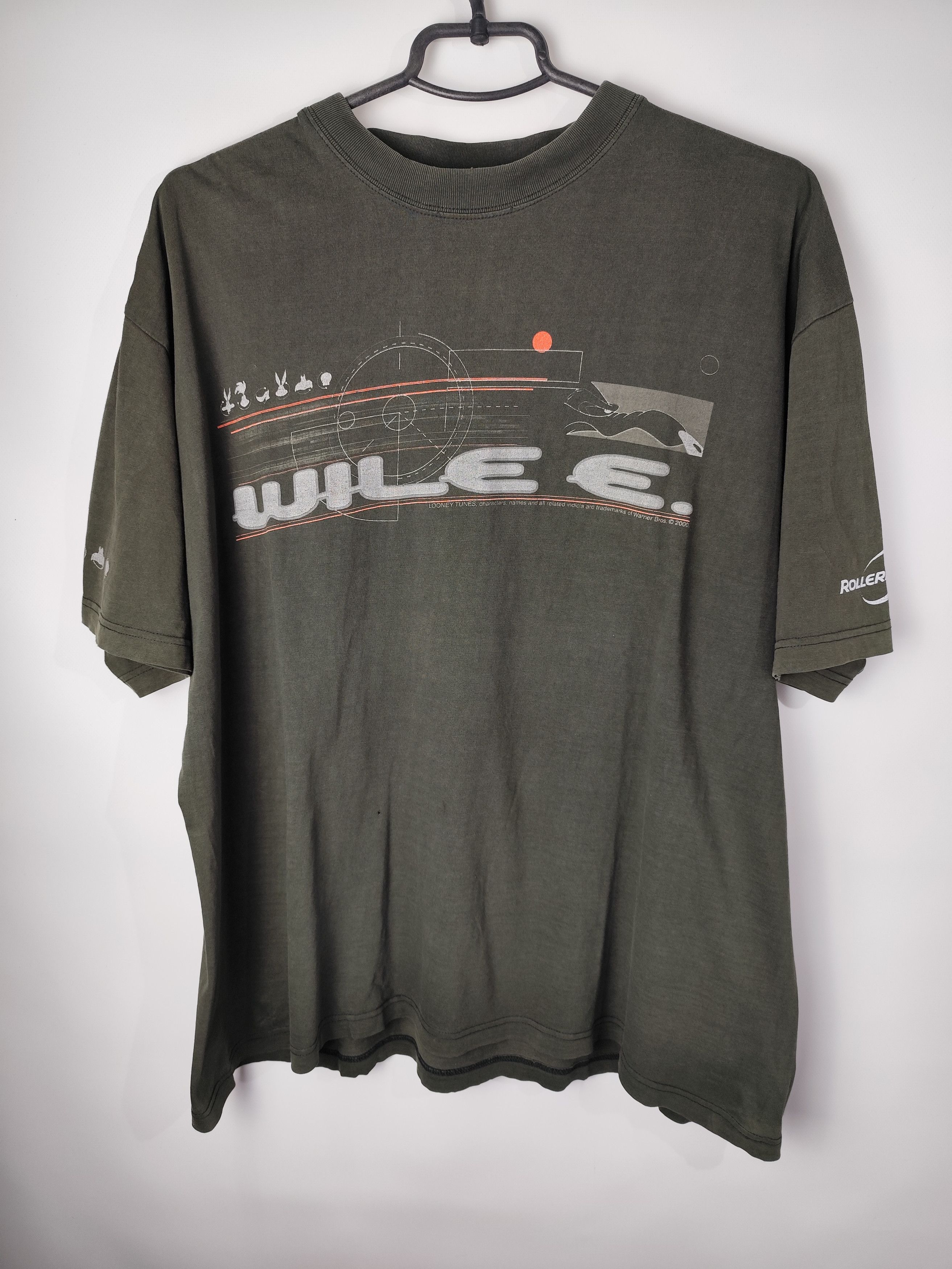 Vintage × Warner Bros Vintage Wile E Coyote Warner Bros rollerblade tee ...