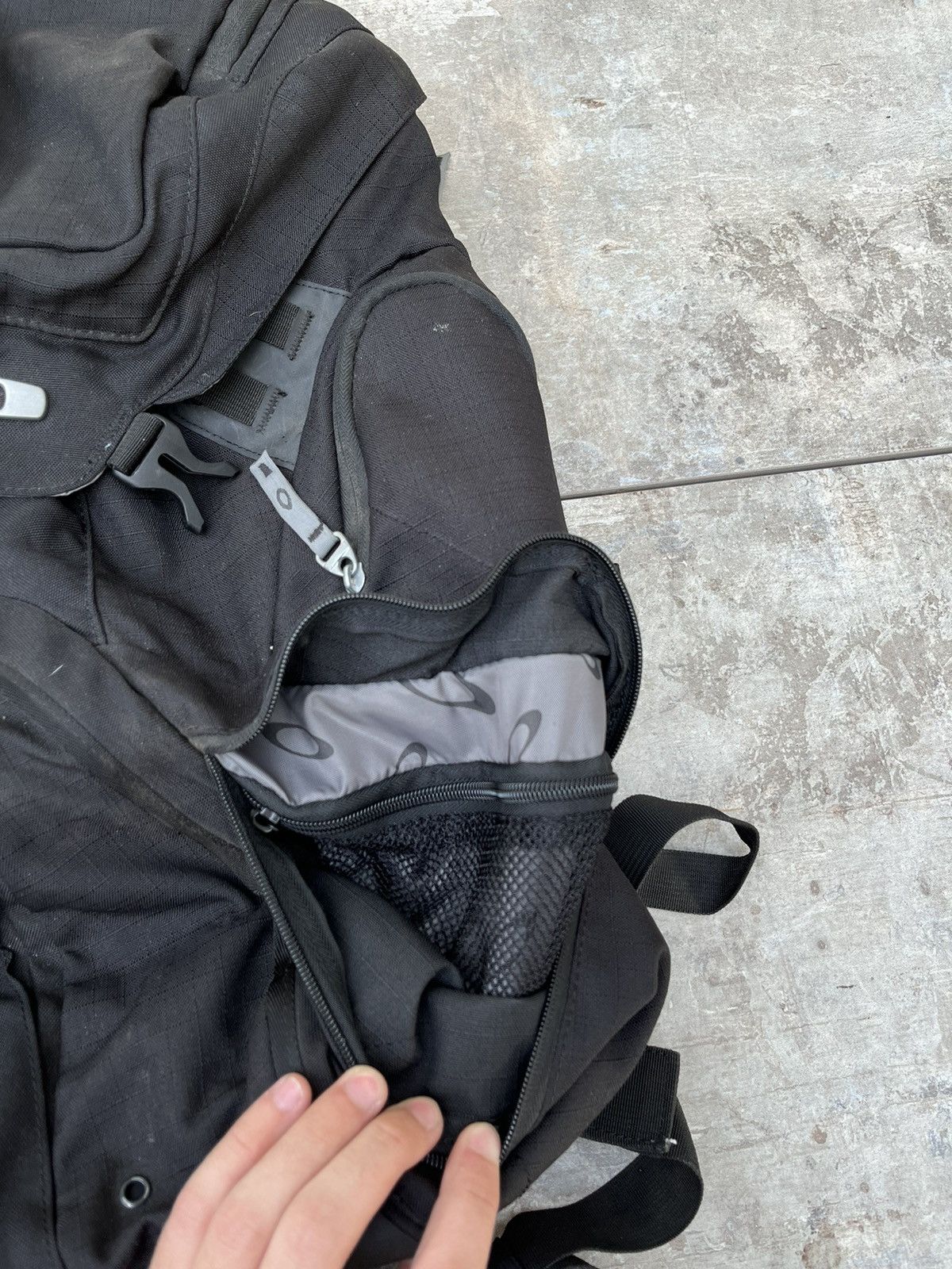 Vintage Vintage 2000s Oakley Backpack | Grailed